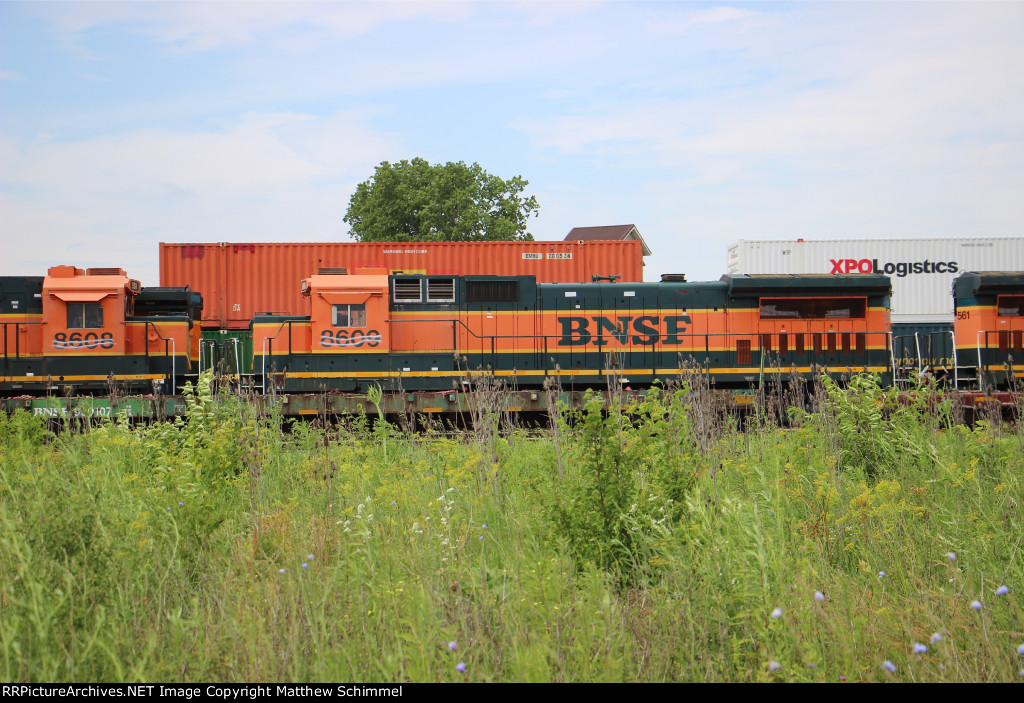 BNSF 8609 or BNSF 569